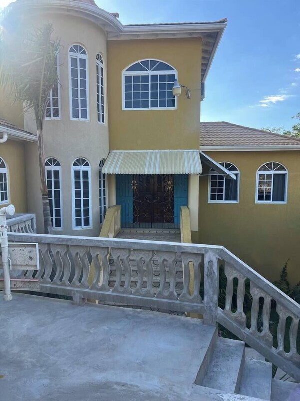 Whitehall Villa In Negril 6b/5.5b - Negril