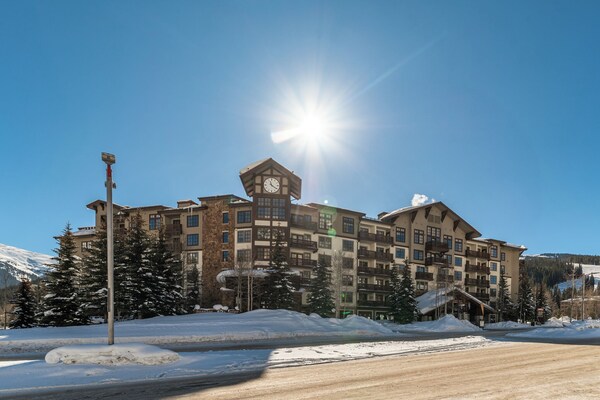 Top Floor Condo, Hot Tubs, 3 Min - Walk To Eagle And Flyer Lifts, Center Village - Copper Mountain, CO