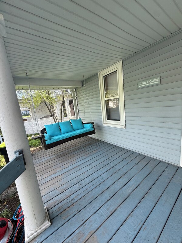 Spacious 5bedroom Pet Friendly Home In Charlevoix 5 Min Walk To Town,10 To Beach - Charlevoix, MI
