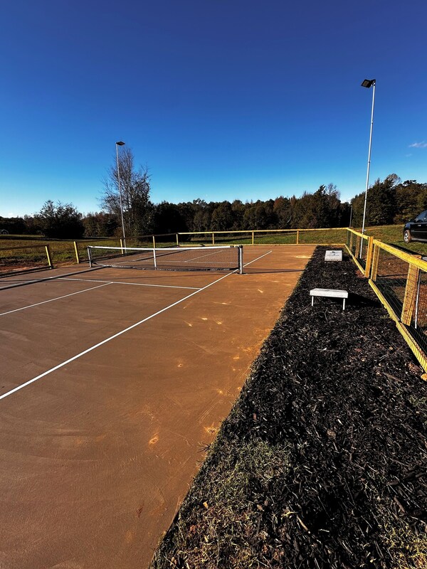 The Old Skoolie Escape At Lake Hartwell W/ Pickleball Court - Lake Hartwell