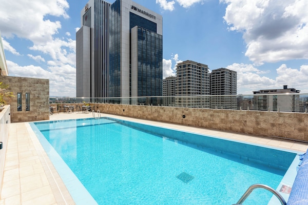 Sunny Safe Apt, Roof Top Pool, Gym, Near Gtc - Nairobi