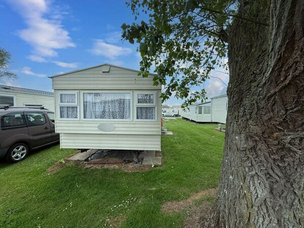Lovely 6 Berth Caravan For Hire By The Beach At California Cliffs Ref 50010b - Winterton-on-Sea