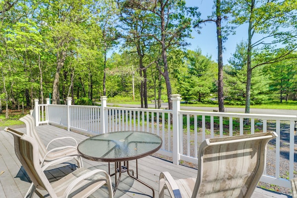 Home W/ Pool & Lake In Jim Thorpe: 6 Mi To Dtwn! - Jim Thorpe, PA