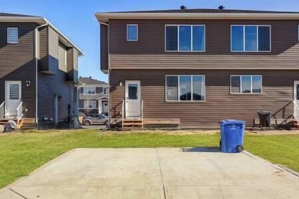 New Home With Ac, 15 Mins To Yyc, Pets Welcome - Chestermere