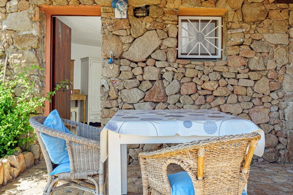 Room 'M1 Bouganville  Vista Mare' With Sea View, Shared Pool And Private Terrace - Olbia