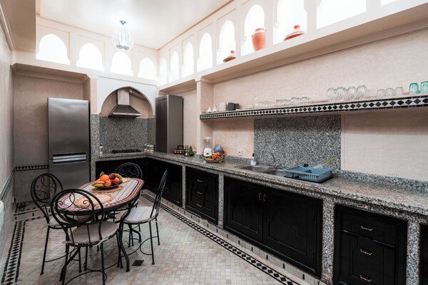 Riad Sahar - Swimming Pool And Moroccan Elegance - Marrakech