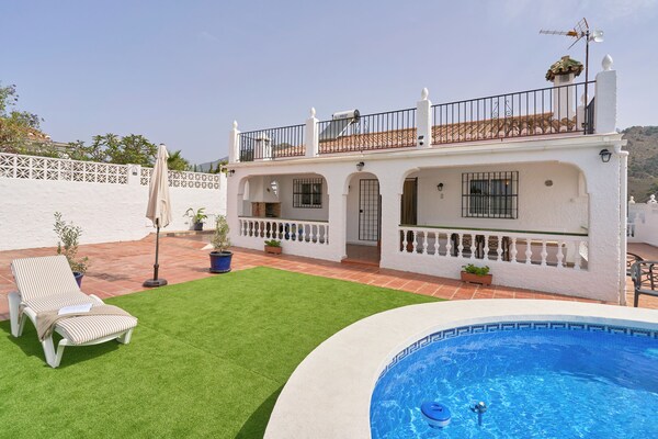 Villa 'Grayce' With Mountain Views, Wi-fi, And Air Conditioning - Nerja