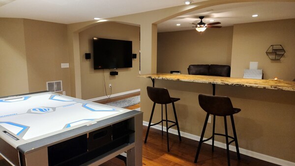 Charming 1-bedroom 2 Baths  In Lovely Powell With A Private Entrance - Dublin, OH
