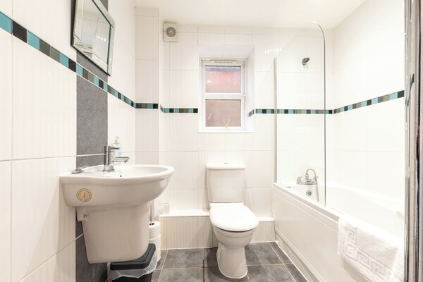 Contractor Base | 2br | Parking - Southampton, UK