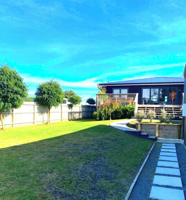 Family Escape To The Lake - New Zealand