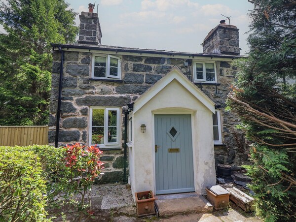Islwyn, Pet Friendly, With Open Fire In Bala - Bala