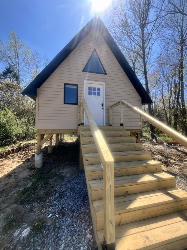 The Brunette Treehouse - Illinois