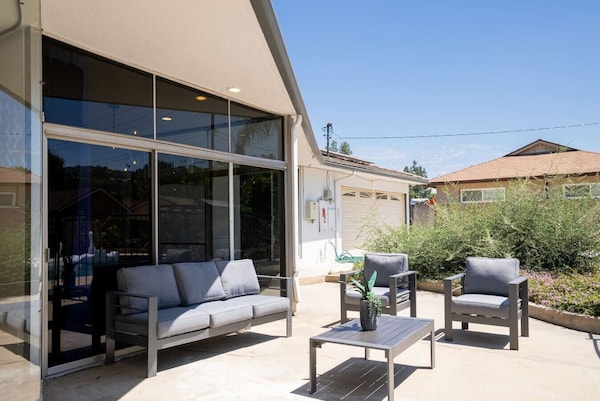 Modern Pool Home + 13 Mi From Disney + Sleeps 12 - Baldwin Park, CA