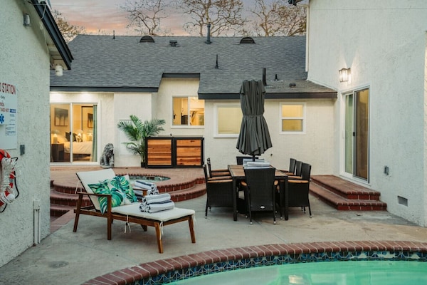 *New* Modern Pool Home + 5 Mi To Beach + Sleeps 14 - South Gate, CA