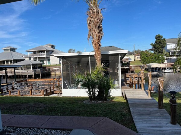 Dockside Dreams For 4 - Lake Wales, FL