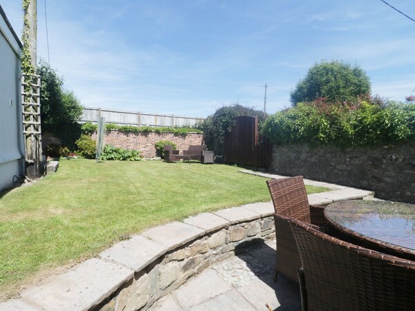 Bwthyn Yr Hafod, Family Friendly, With Open Fire In Benllech - Benllech