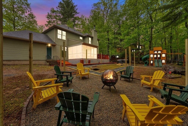 Pool, Beach, Lake, Hot Tub, Game Room, Fire Pit! - Tannersville, PA