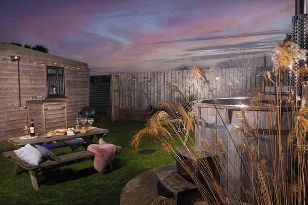 Wheal Jewel Lodge, Pet Friendly, With Hot Tub In Helston - Helston