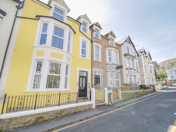 Downtown - Manhattan House, Pet Friendly, With A Garden In Llandudno - Colwyn Bay