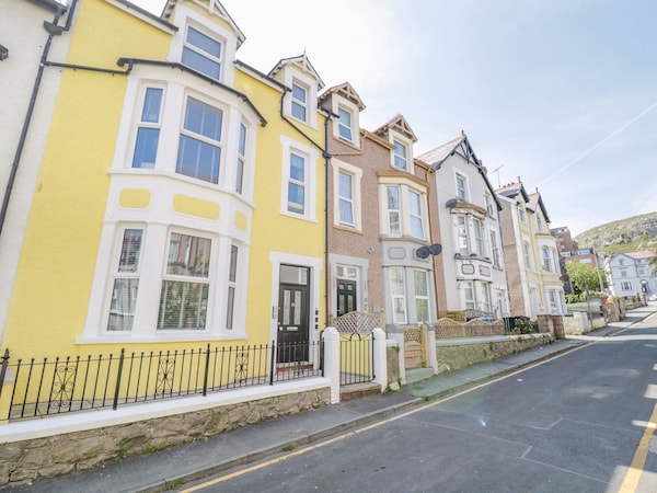 Uptown - Manhattan House, Pet Friendly In Llandudno - Llandudno