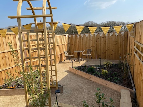 The Hare, Romantic, Luxury Holiday Cottage In Worleston - Nantwich