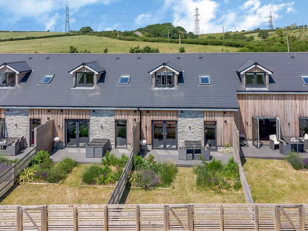 Dirdale, Pet Friendly, With A Garden In Weymouth - Weymouth