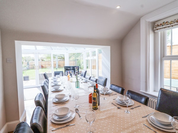 Metcalfe House, Pet Friendly, With Open Fire In Compton Dundon - Glastonbury