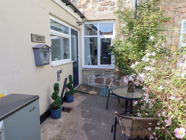 Seascape Cottage, Pet Friendly, With A Garden In Seahouses - Bamburgh