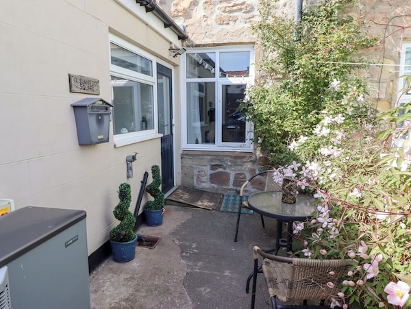 Seascape Cottage, Pet Friendly, With A Garden In Seahouses - Bamburgh