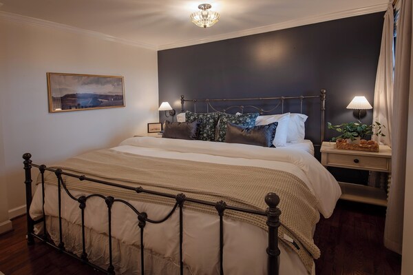 Historic Riverview Inn | Suite Nine - Signal Mountain, TN
