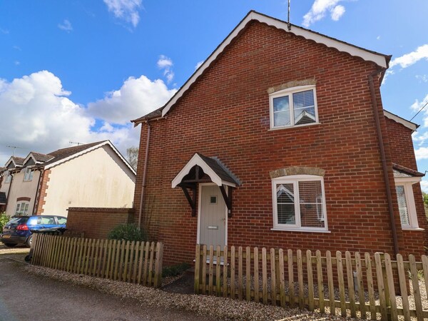 8 Biddlecombe Orchard, Family Friendly, With A Garden In Bridport - Burton Bradstock