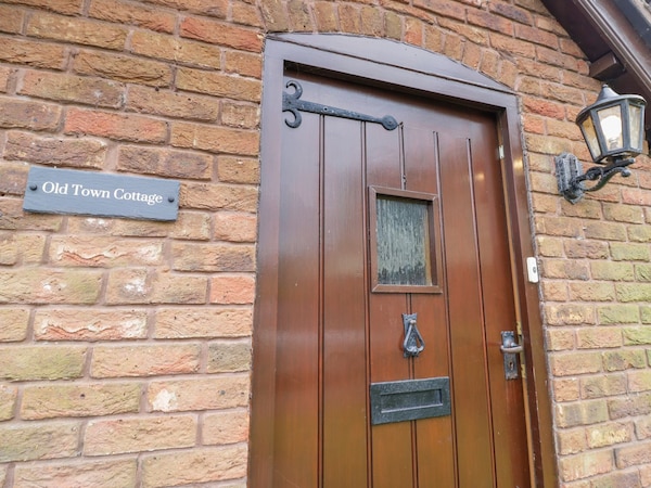 Old Town Cottage, Pet Friendly, With Open Fire In Stratford-upon-avon - Stratford-upon-Avon
