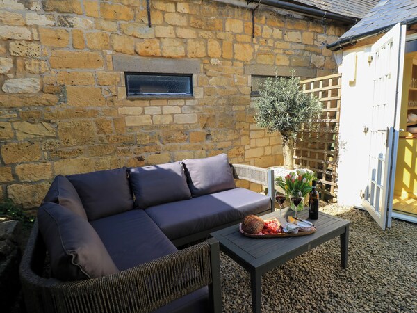 Bay House Cottage, Pet Friendly, With A Garden In Broadway - Broadway