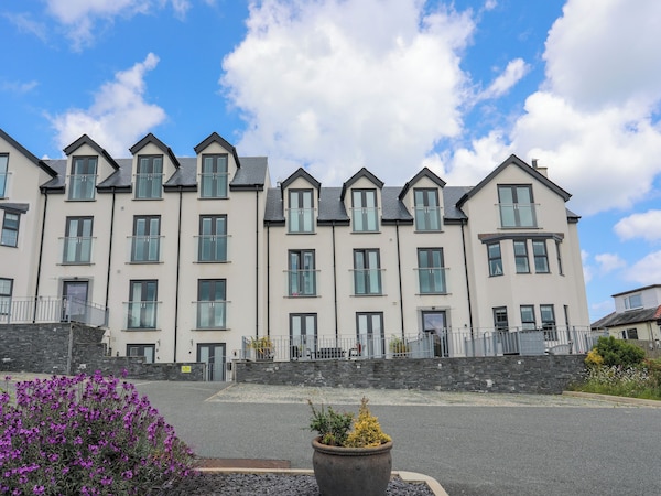 Sandy Bay Retreat, Pet Friendly, Country Holiday Cottage In Benllech - Moelfre