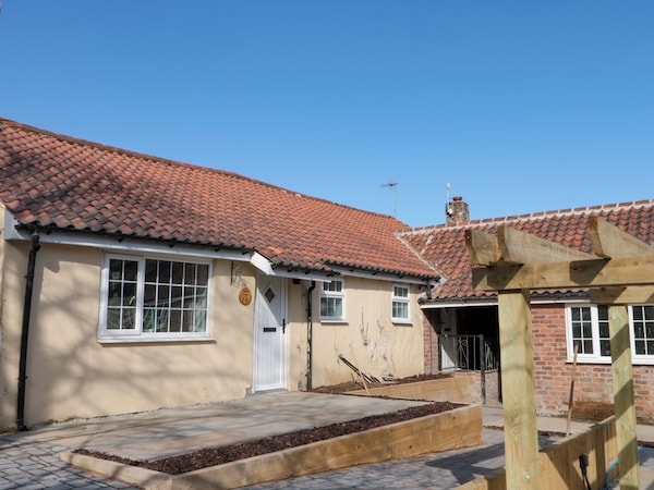 Orchid, Pet Friendly, Character Holiday Cottage In Hunmanby - Filey
