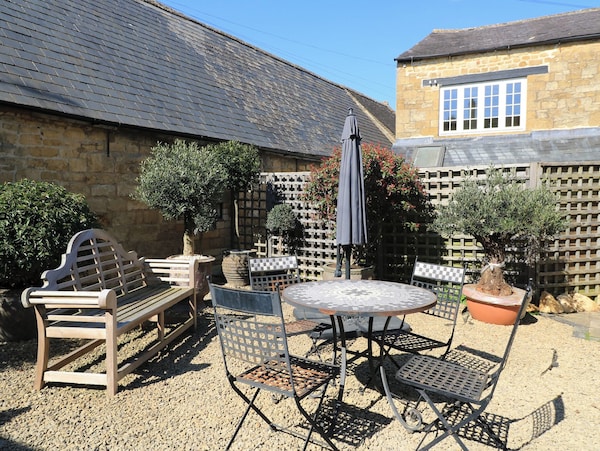 The Bolt Hole, Pet Friendly, Character Holiday Cottage In Broadway - Broadway