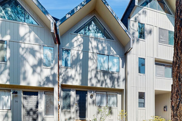 Cozy Family-friendly Condo With Foosball, Loft, Deck, Fireplace & Skiing Nearby - Incline Village