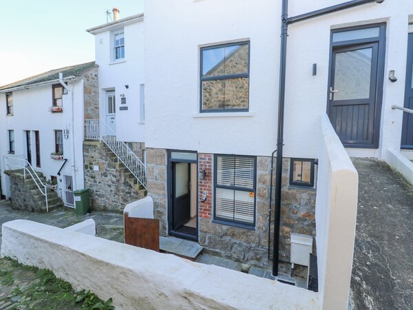 2a Salubrious Terrace, Pet Friendly, With A Garden In St Ives - St Ives