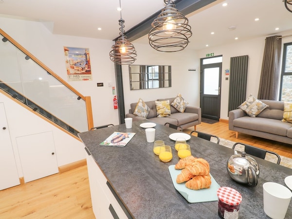 2 Salubrious Terrace, Family Friendly In St Ives - St Ives