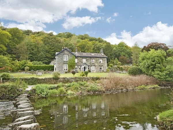 Riverbank At Stepping Stones, Pet Friendly, With Open Fire In Rydal - Grasmere