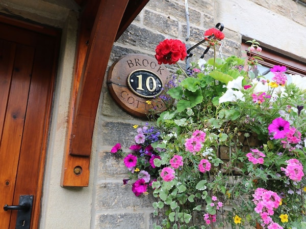 Brook Cottage, Character Holiday Cottage, With Open Fire In Hayfield - Derbyshire