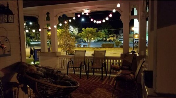 Historic Downtown Tree House Suite - Springfield, MO