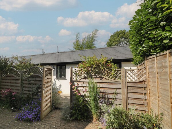 1 Welford Barns, Pet Friendly, With A Garden In Fordingbridge - Fordingbridge