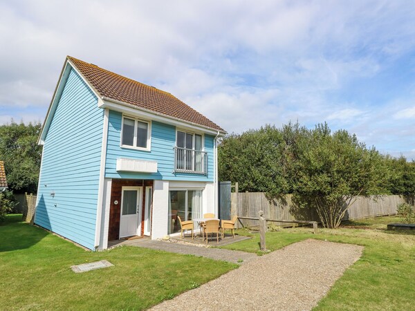 Whitfield 16, Family Friendly, Country Holiday Cottage In Yarmouth - Barton on Sea