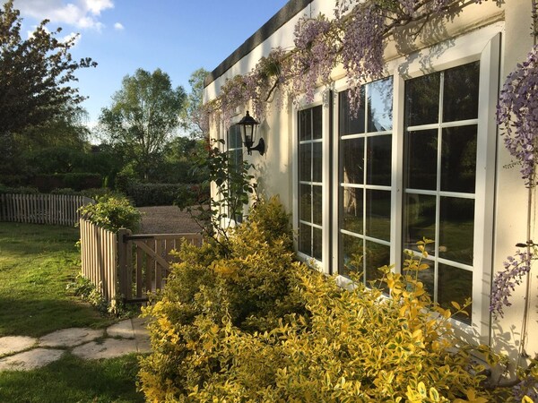 October House Holiday Cabin, Pet Friendly, With A Garden In Damerham - Fordingbridge