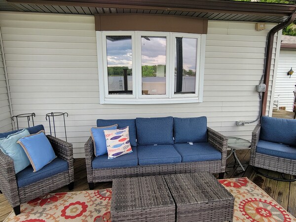 Newly Renovated 3 Bedroom Lakefront Home On All-sports Crooked Lake! - Howell, MI