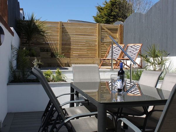 The Beach Hut, Pet Friendly, Country Holiday Cottage In Crantock - Fistral Beach
