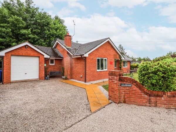 2 Mountain View, Pet Friendly, With Hot Tub In Chirk - Wales