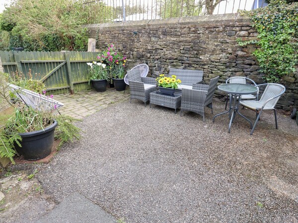 Thimble Cottage, Pet Friendly, With A Garden In Haworth - Ilkley