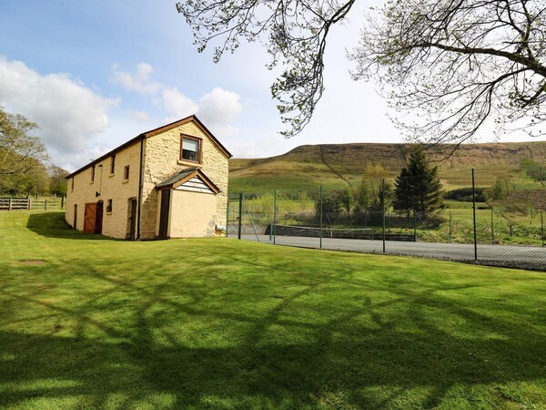 Ty Hir At Blaenbrynich Farm, Pet Friendly In Sennybridge - Brecon